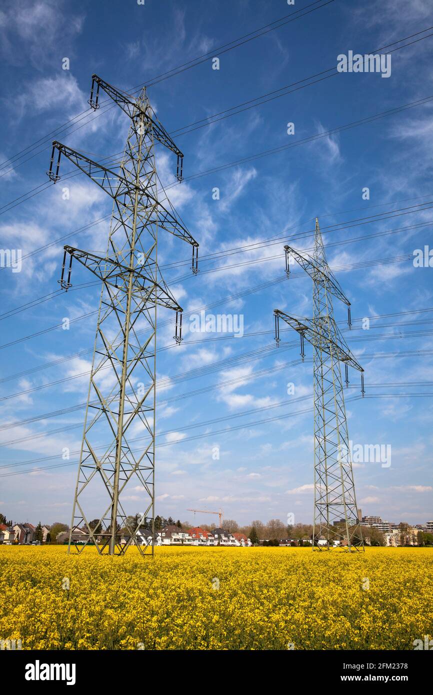 high-voltage power lines in Frechen on the border to Cologne-Weiden ...