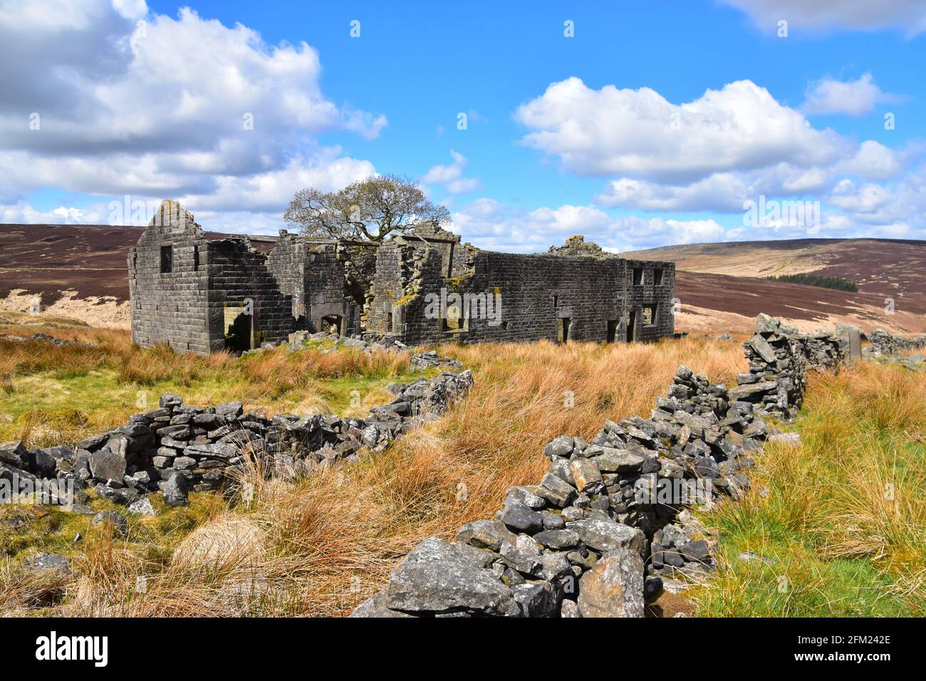 Raistrick Greave, Ruined Farmhouse, Heptonstall Moor, Pennines, West ...