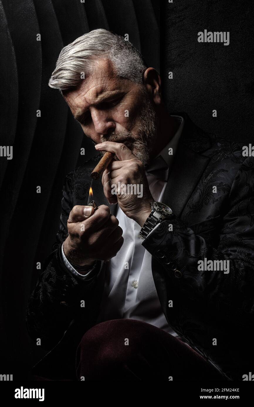 Man suit tie cigar hi-res stock photography and images - Alamy