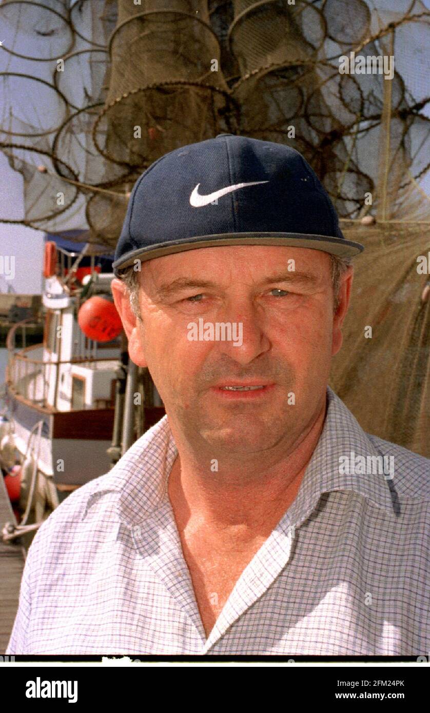 EEL FISHERMAN TONY GLOVER FROM PORTSMOUTH. PIC MIKE WALKER, 1998 Stock ...