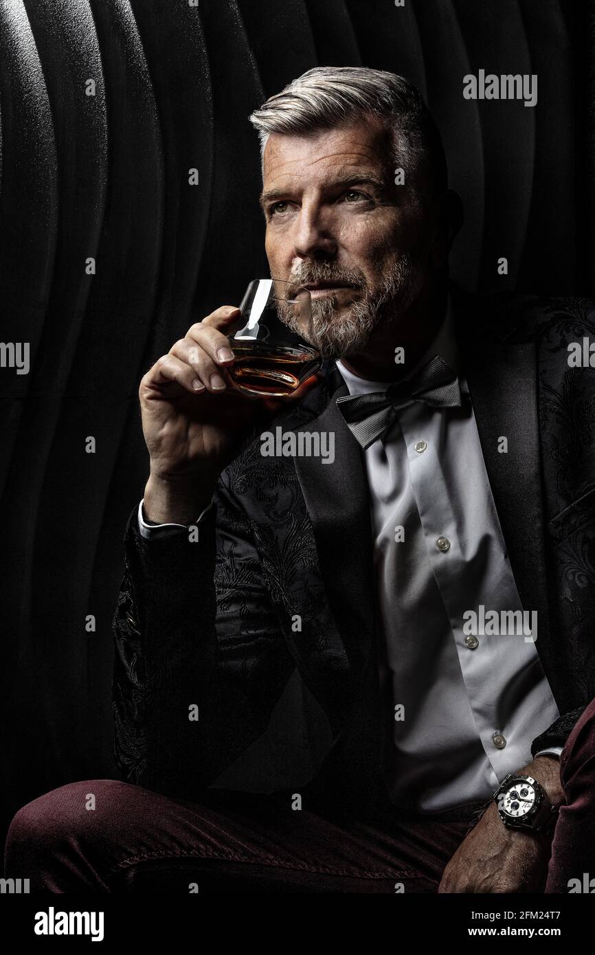 Businessman alcohol hi-res stock photography and images - Alamy