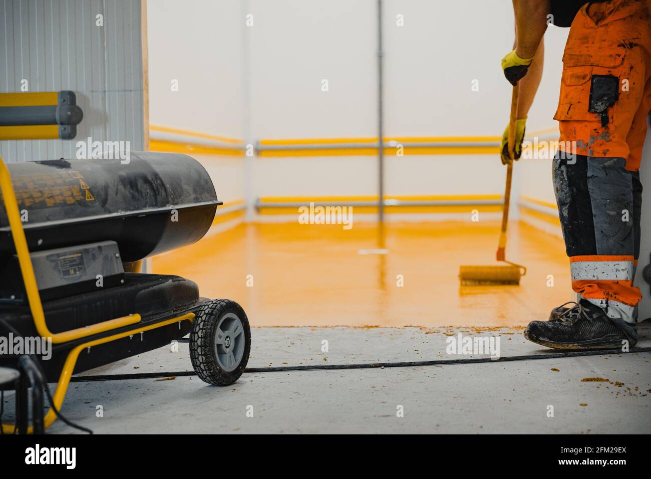 Industrial heat gun for heating large spaces in the field of ...