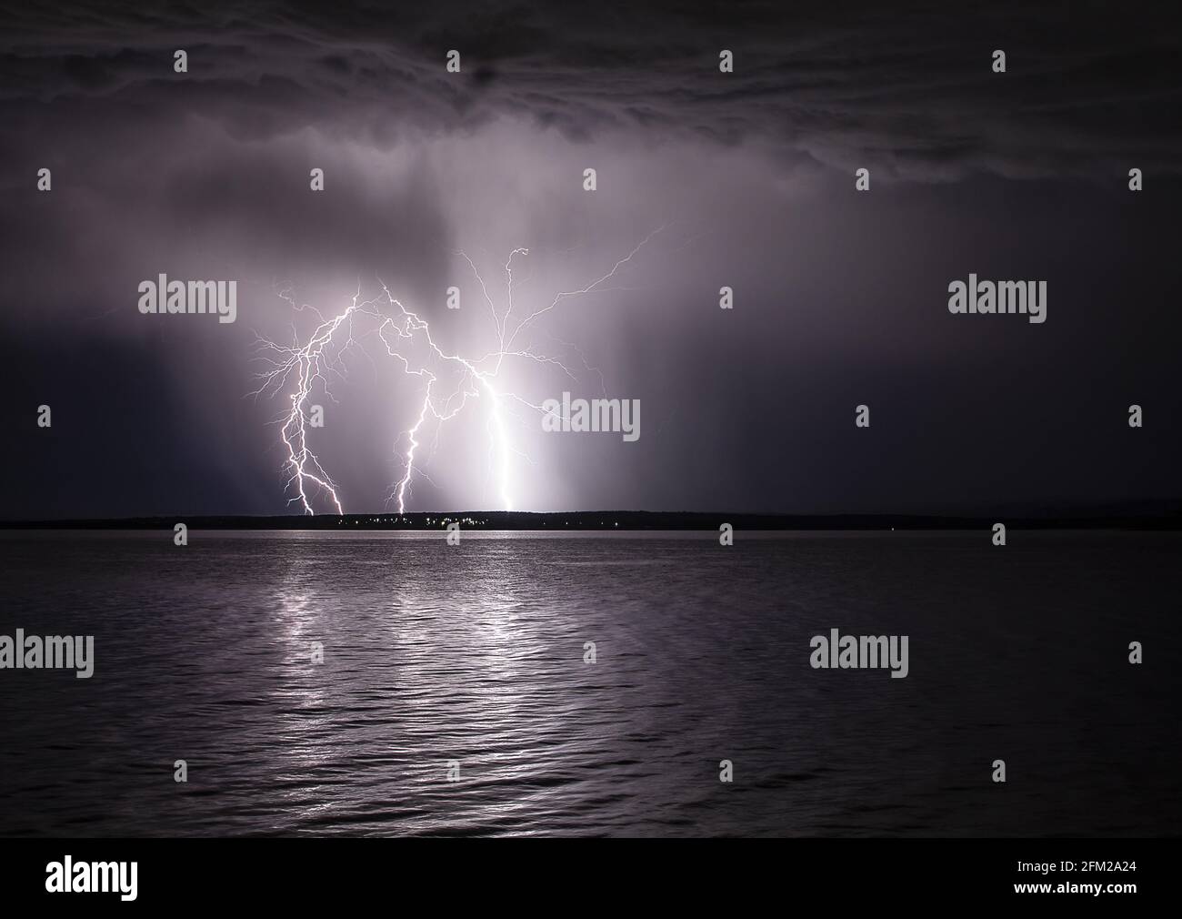 Night thunder hi-res stock photography and images - Alamy