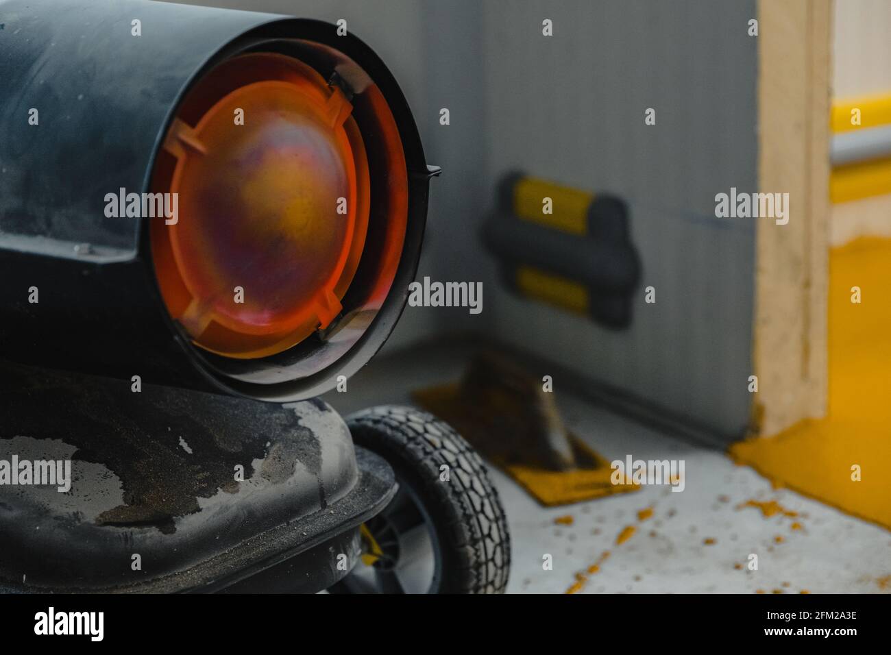 Industrial heat gun for heating large spaces in the field of ...