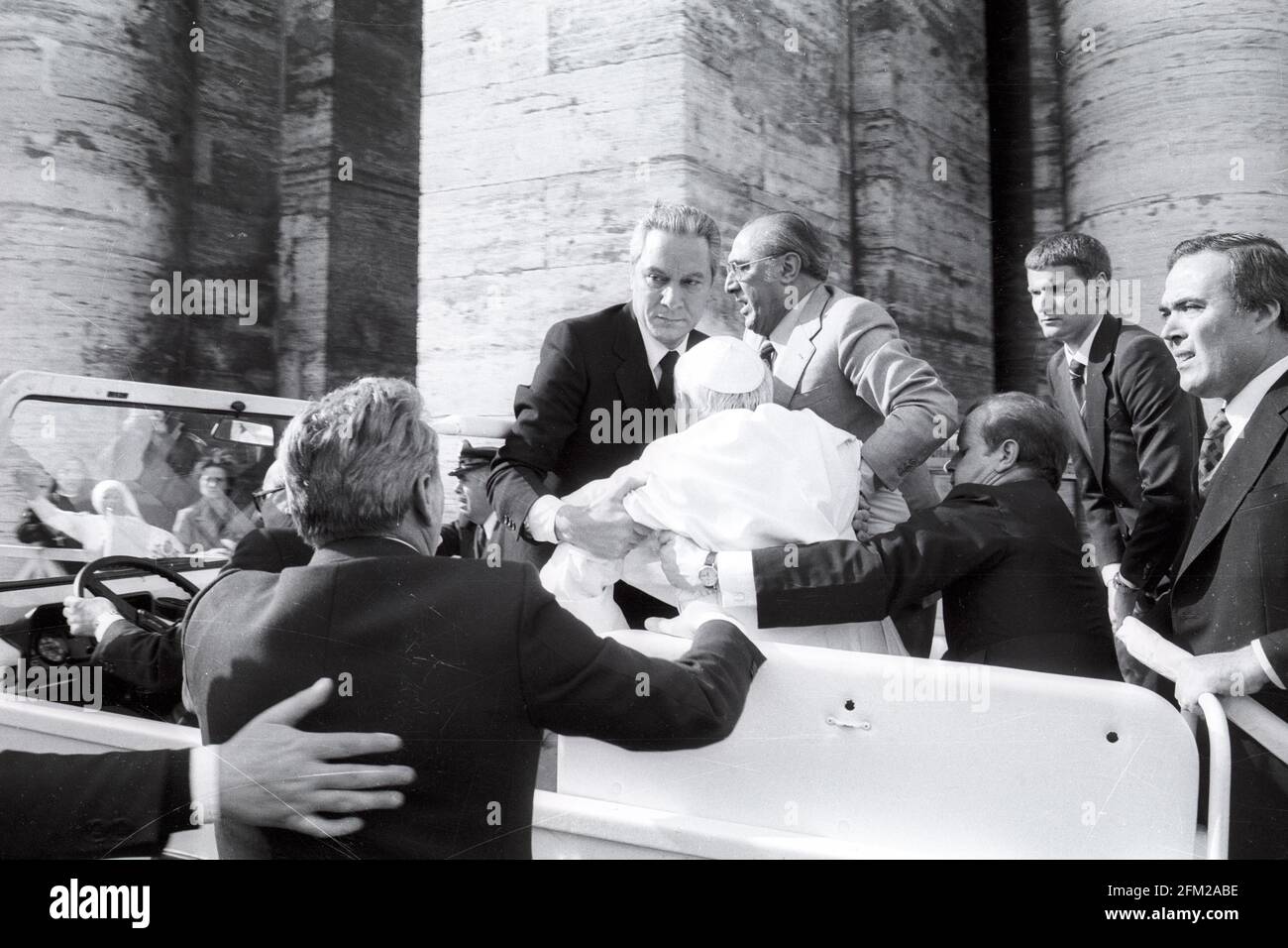 May 13, 1981 : John Paul II is shot twice while greeting the crowd in ...