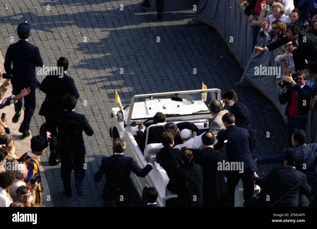 May 13, 1981 : John Paul II is shot twice while greeting the crowd in ...