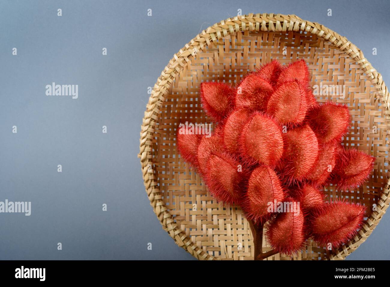 Straw sieve hi-res stock photography and images - Alamy