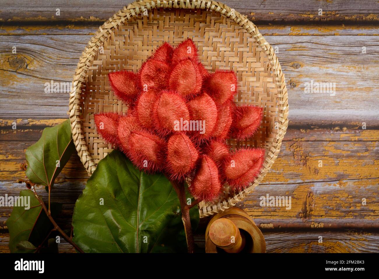 Straw sieve hi-res stock photography and images - Alamy