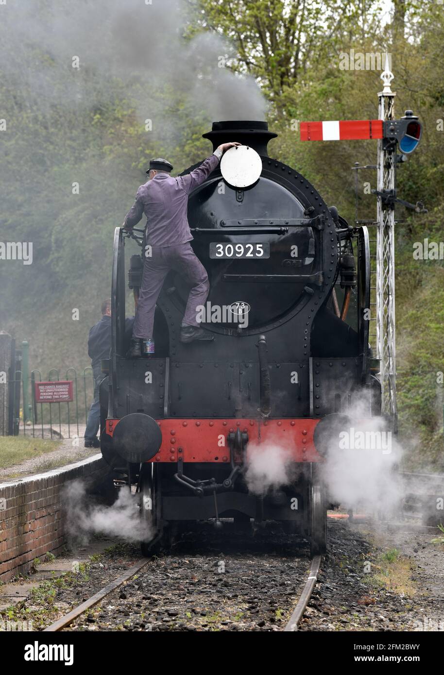 Cheltenham Schools Class locomotive arriving at Alresford train station ...