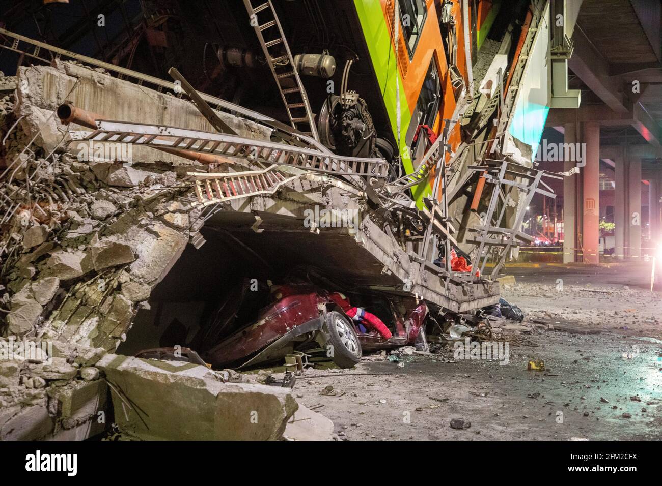 Mexiko Stadt, Mexico. 04th May, 2021. A car lies under debris after a ...