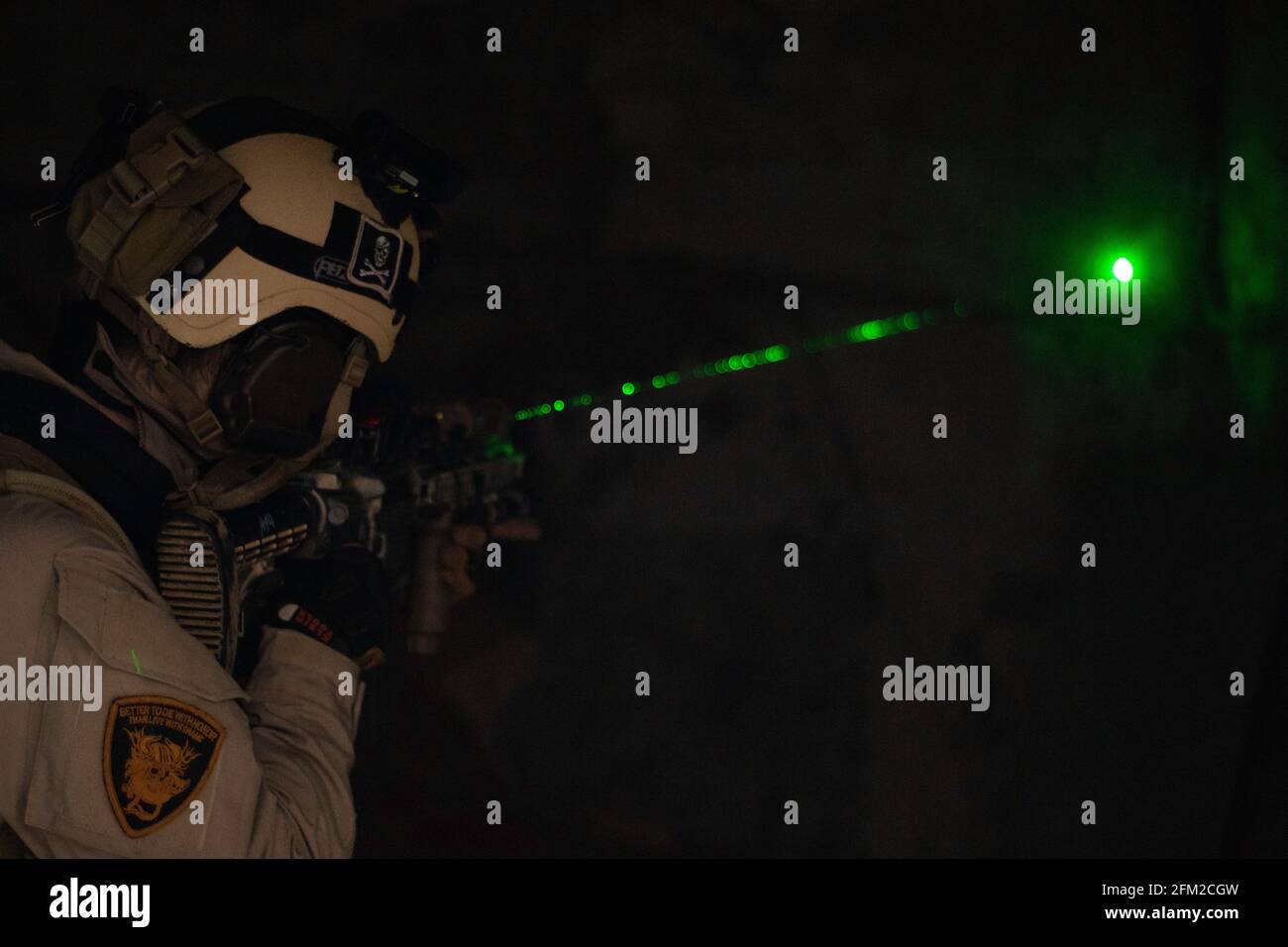 Green beam hi-res stock photography and images - Alamy