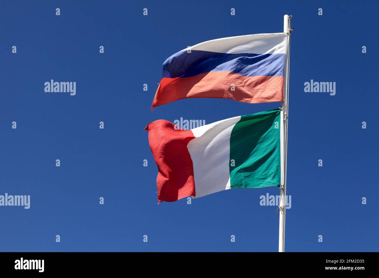 Friendship with the flags of Russia and Italy Stock Photo - Alamy