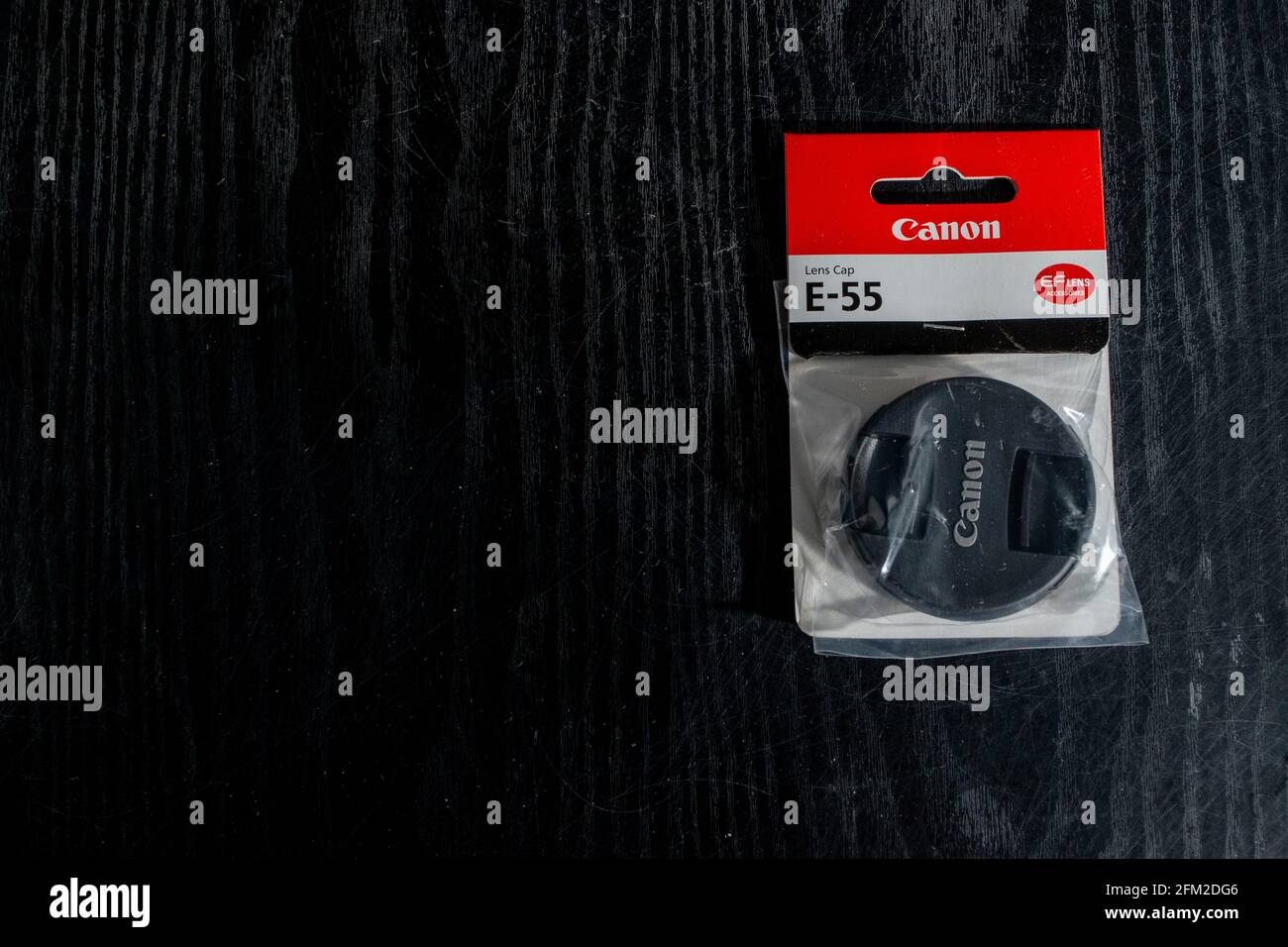 A Canon E-55 55mm diameter lens cap Stock Photo - Alamy