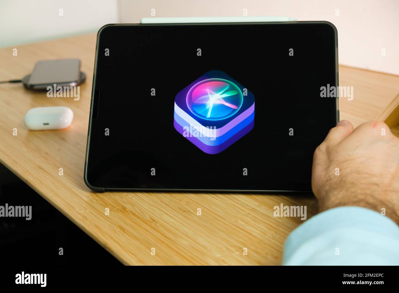 Siri logo hi-res stock photography and images - Alamy