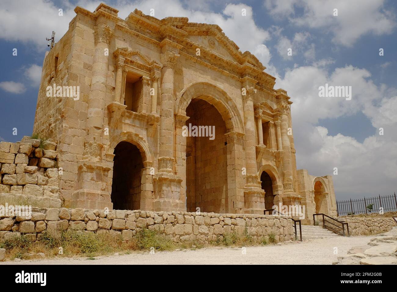 Arch of Hadrian at the Roman ruins of Jerash, Jordan Stock Photo - Alamy