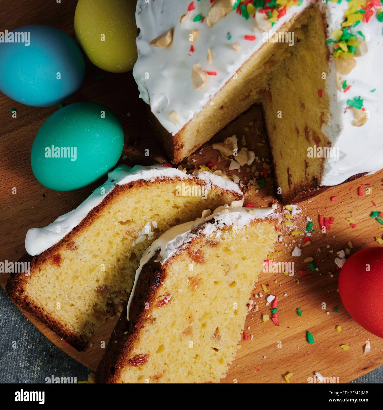 Easter cake and colorful Easter eggs Stock Photo - Alamy