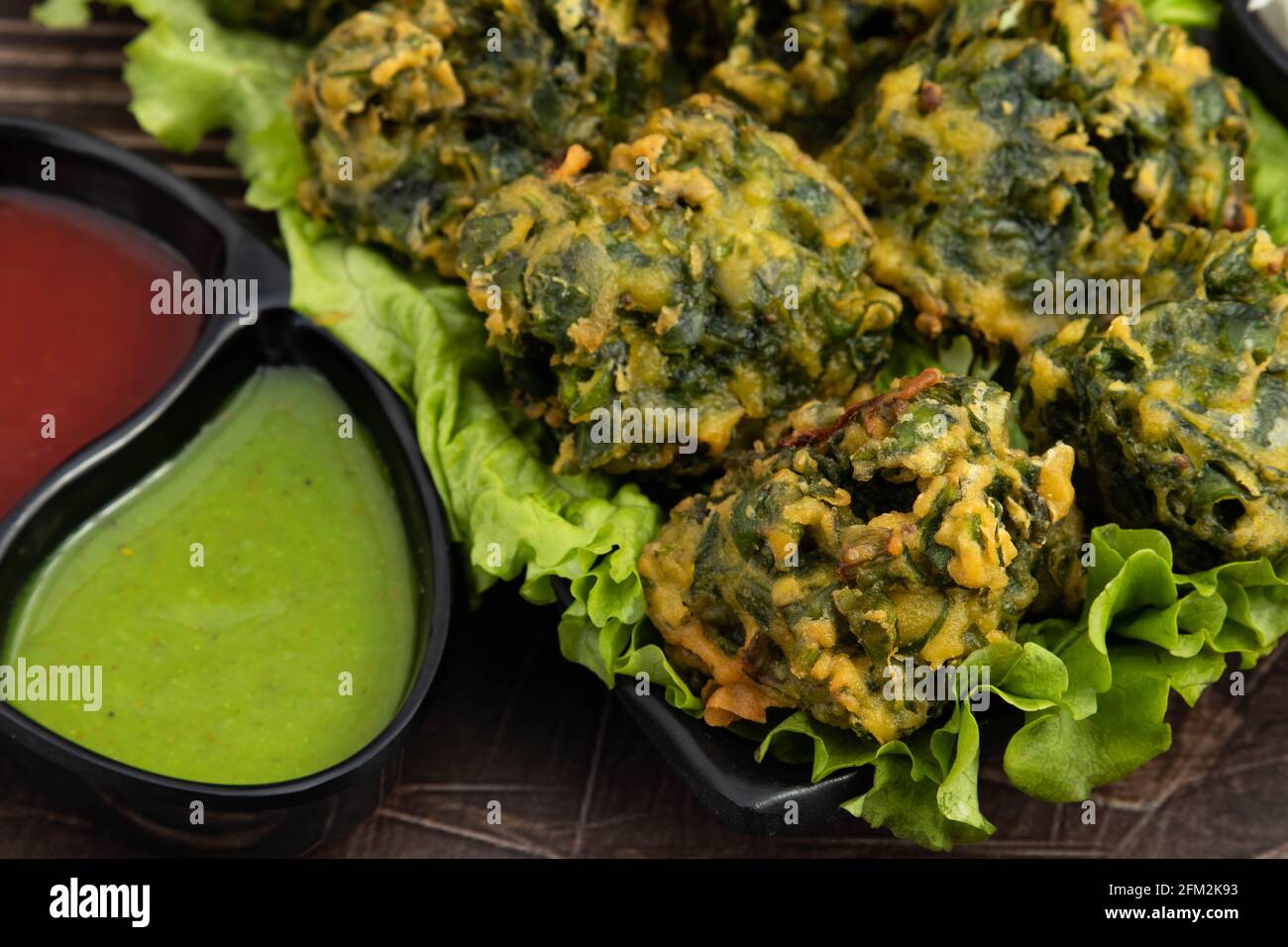 Herbal Treat Indian Fritters Palak Pakoda Bhajji Chat Or Paalak Pakora ...