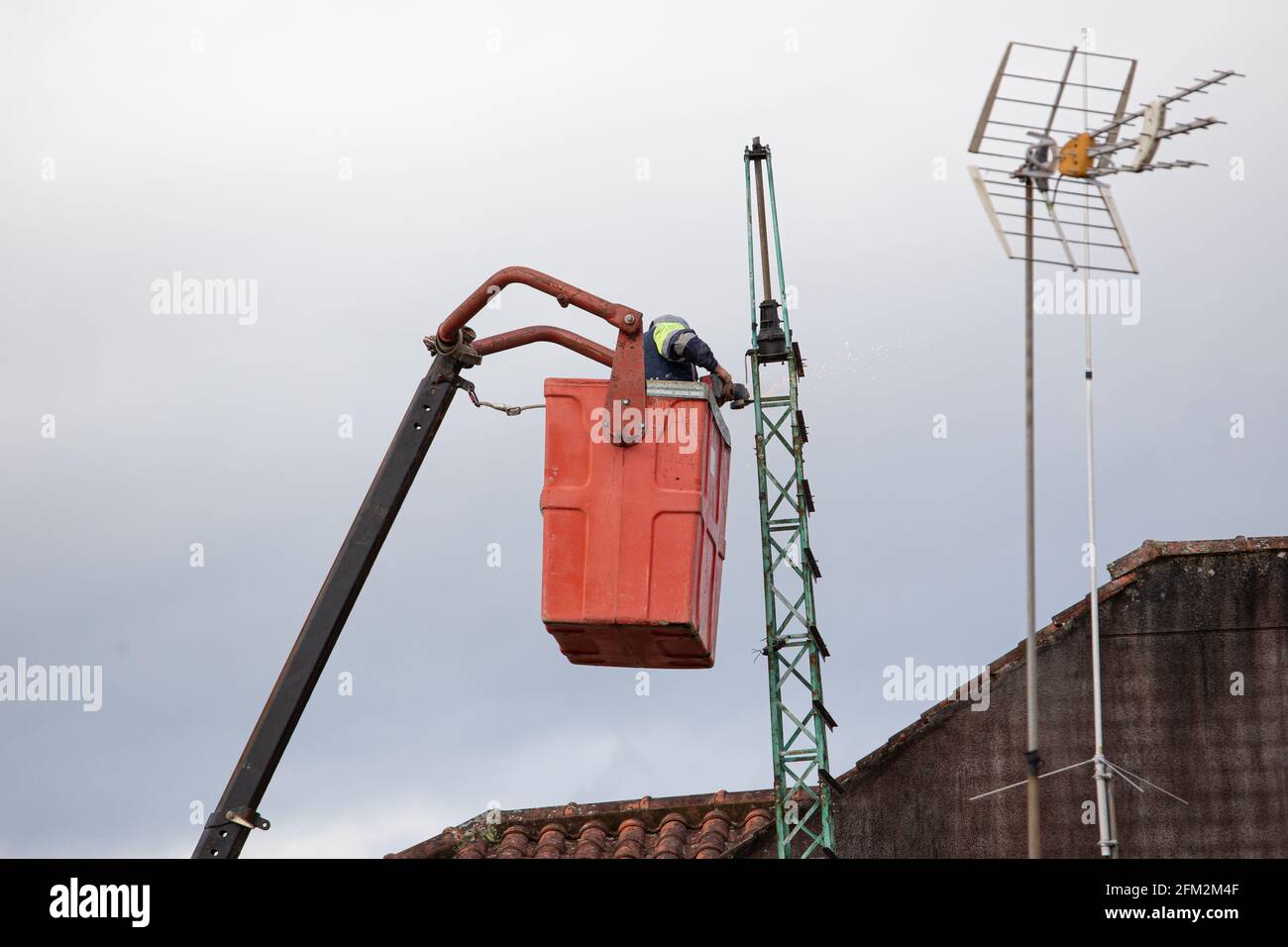 Elevator worker hi-res stock photography and images - Alamy