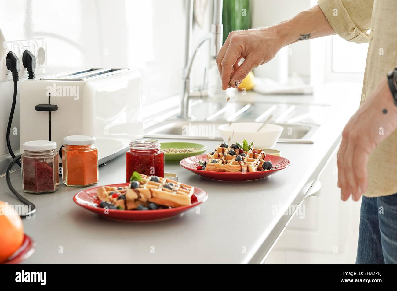 Male cooking breakfast hi-res stock photography and images - Alamy