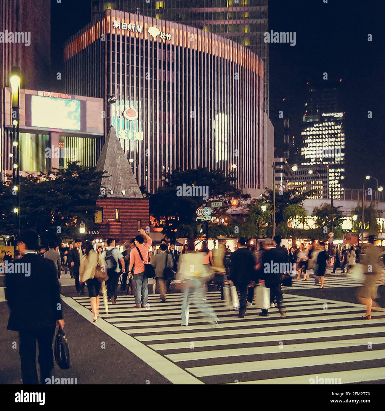 Intersection crossing in Tokyo Stock Photo - Alamy