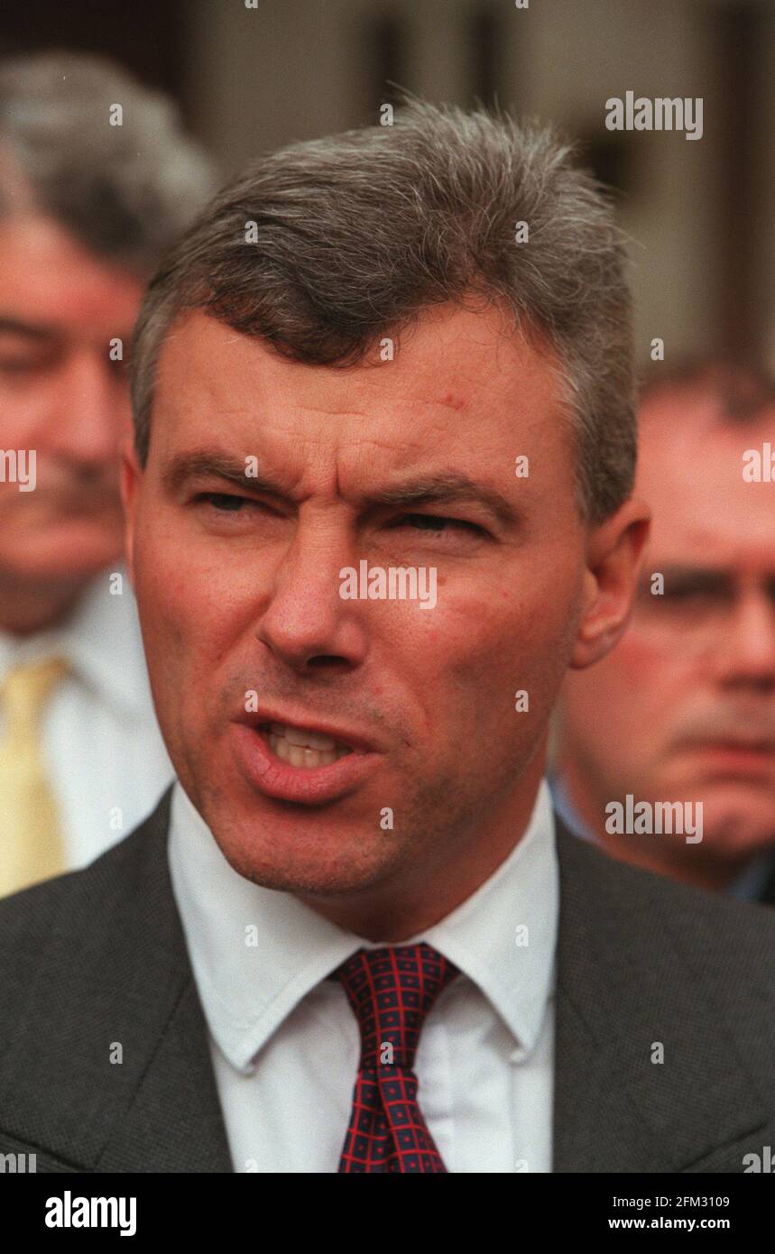 STEPHEN CLARK OCTOBER 2000HUSBAND OF SOLICITOR SALLY CLARK OUTSIDE THE ...