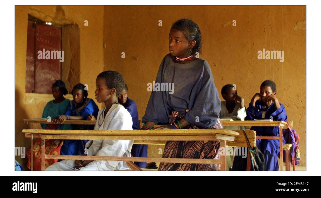 Mali village school hi-res stock photography and images - Alamy