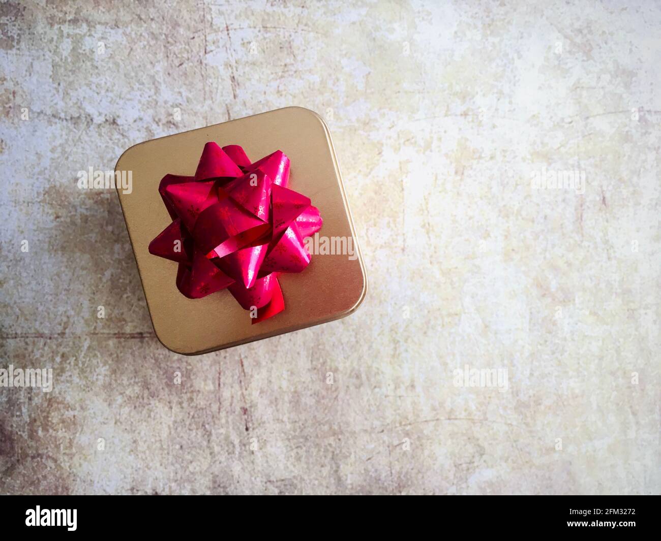 Metal bow hi-res stock photography and images - Alamy