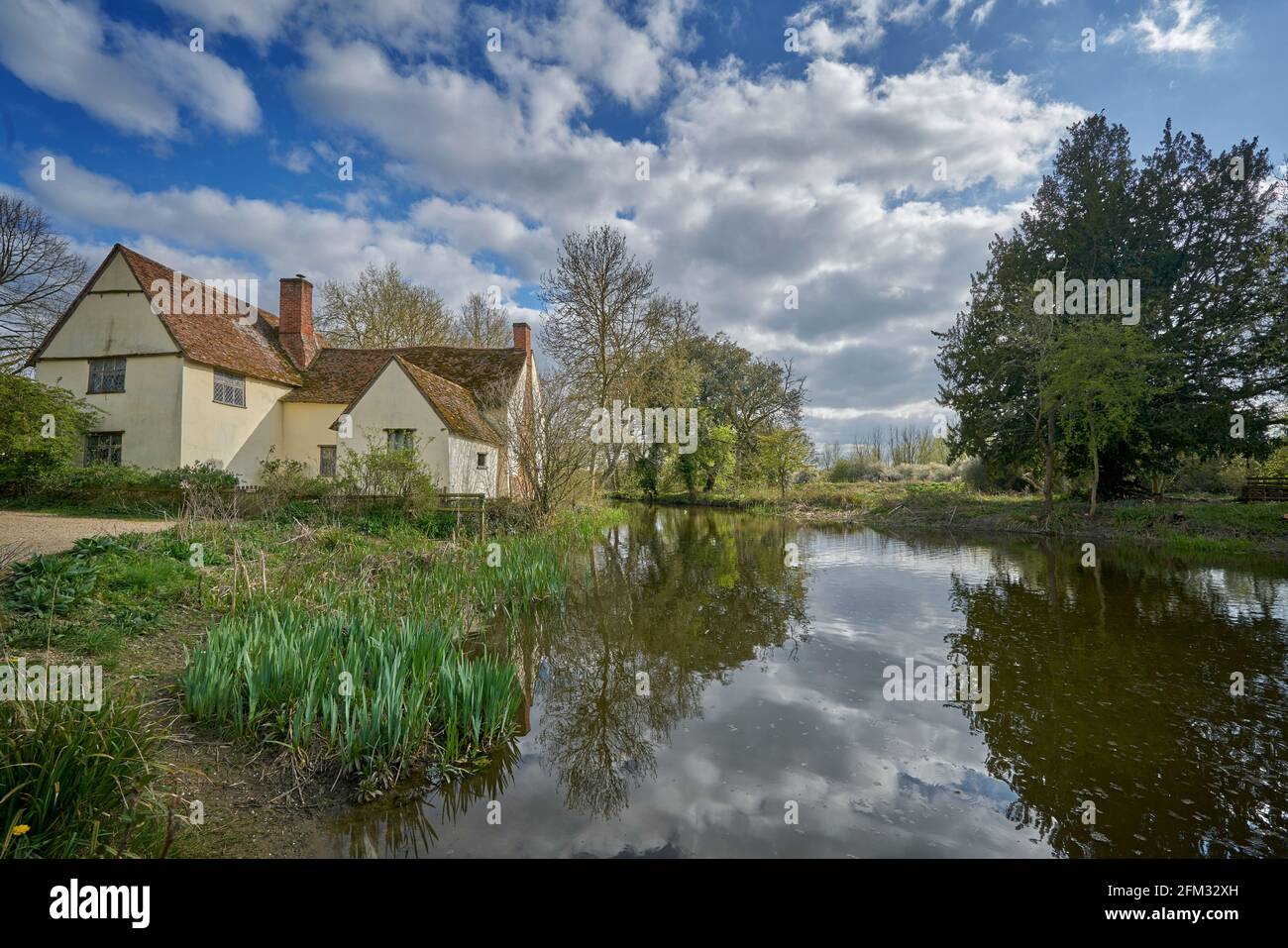 Hay wain view hi-res stock photography and images - Alamy