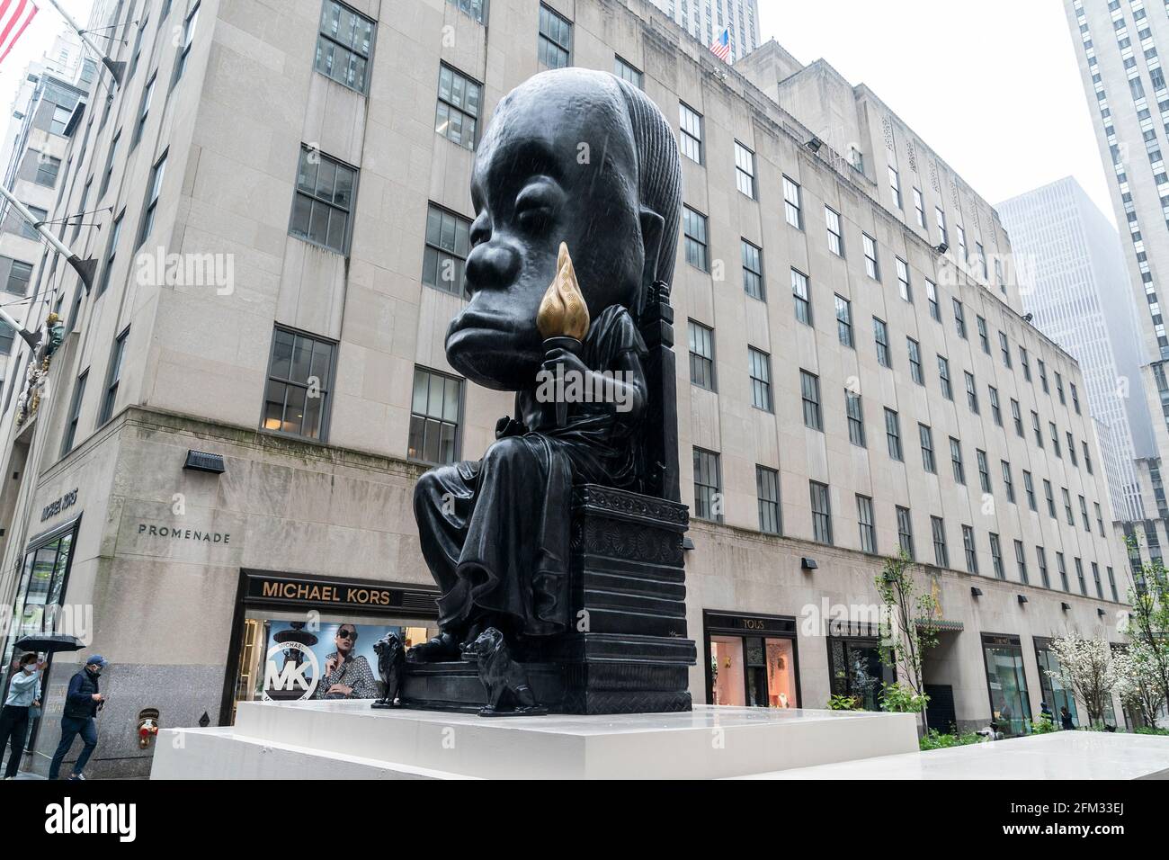25-foot bronze sculpture Oracle by Sanford Biggers unveiled at ...