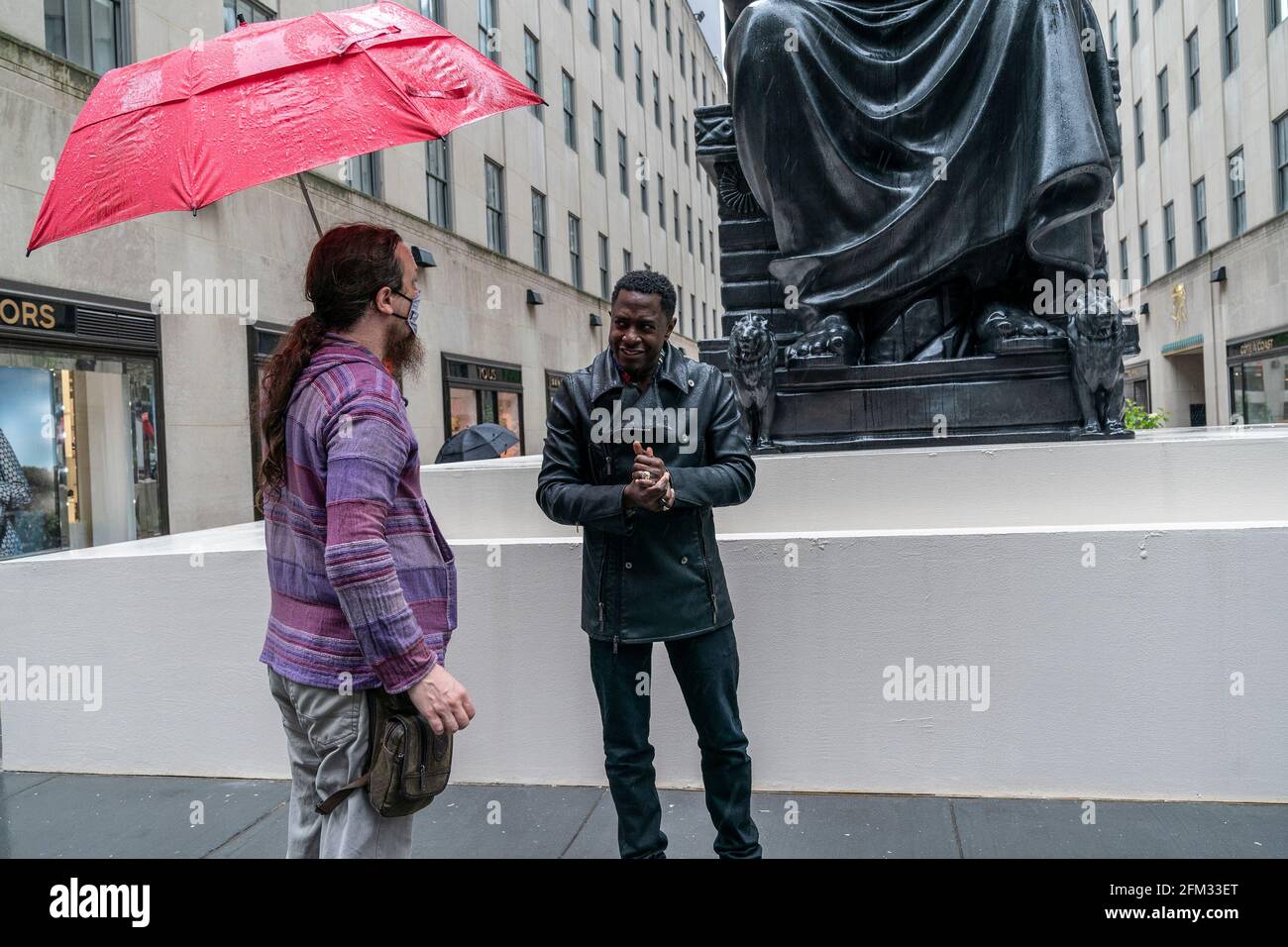 25-foot bronze sculpture Oracle by Sanford Biggers unveiled at ...