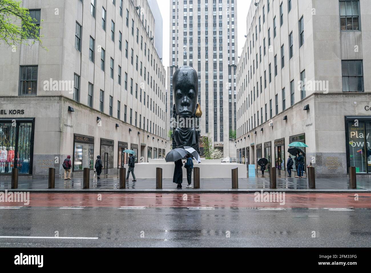 25-foot bronze sculpture Oracle by Sanford Biggers unveiled at ...