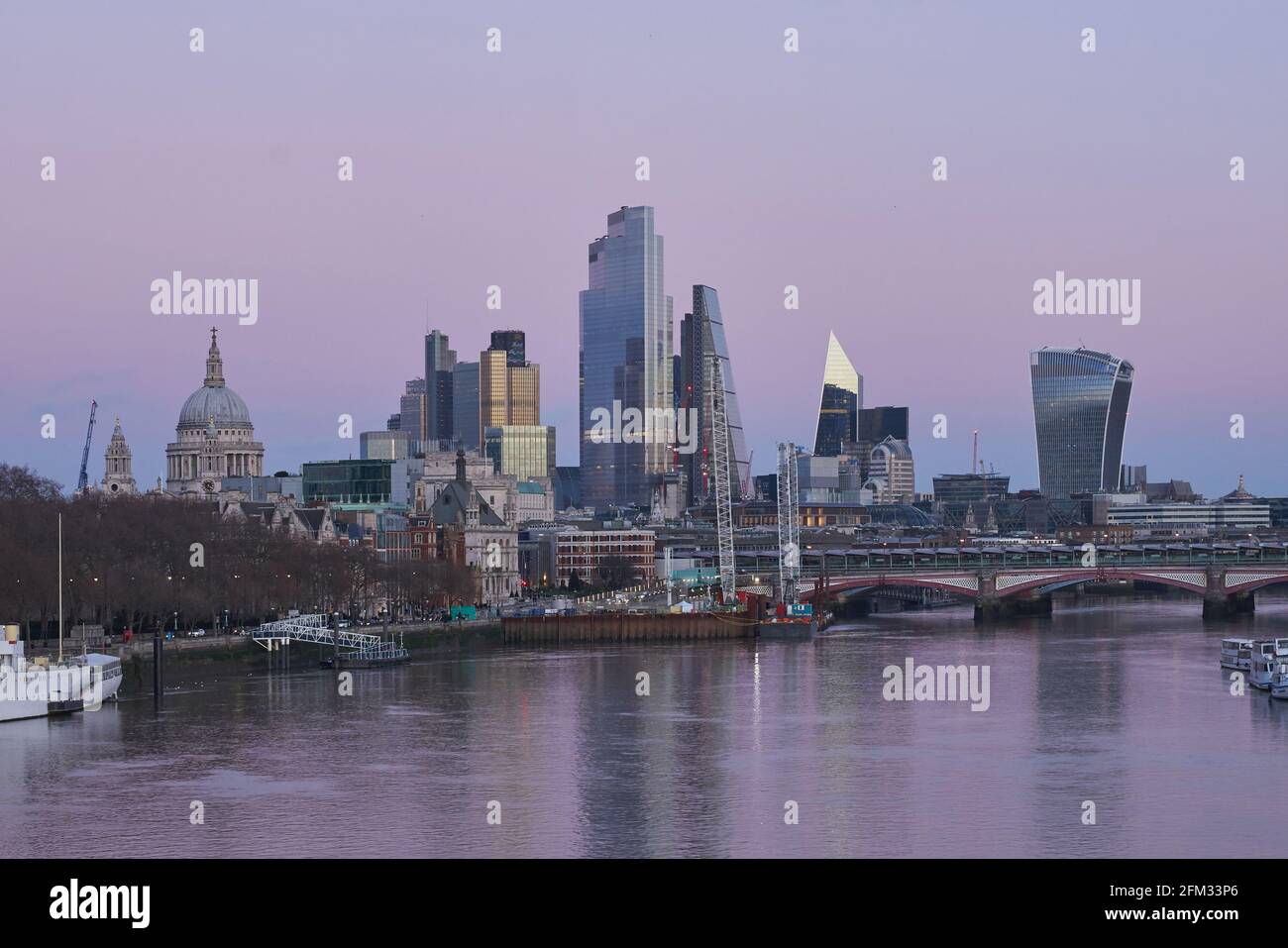 Waterloo london moon night hi-res stock photography and images - Alamy