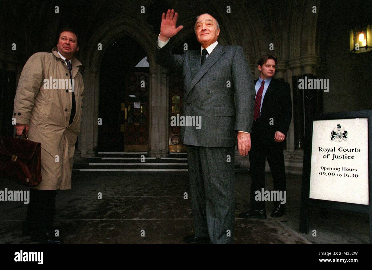 Mohamed Al Fayed Enters Court For The Summing Up In His Case Against Neil Hamilton Stock Photo mohamed-al-fayed-enters-court-for-the-summing-up-in-his-case-against-neil-hamilton-stock-photo