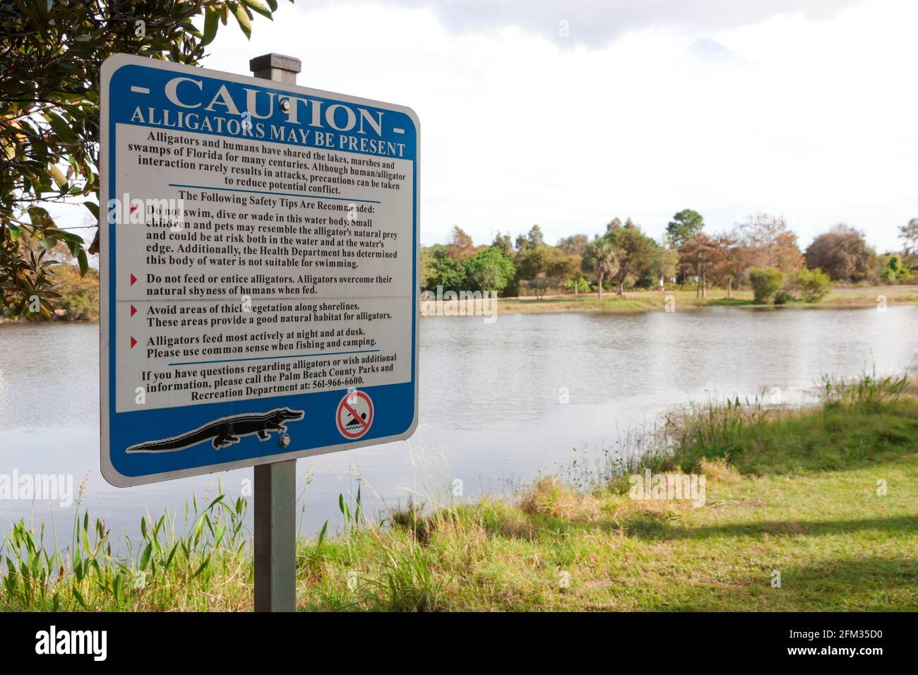 Warning sign no swimming dangerous hi-res stock photography and images ...