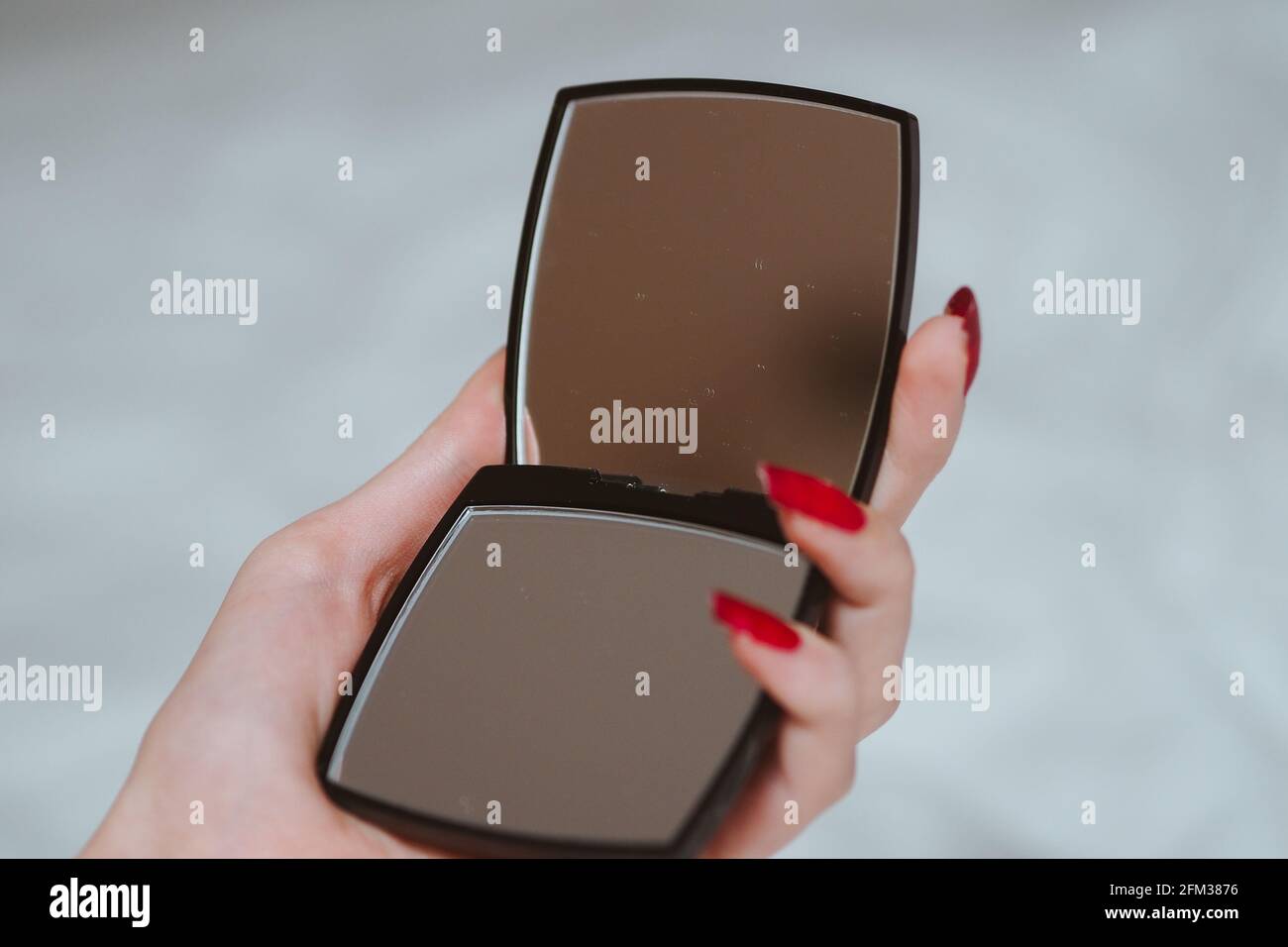 Hand holding mirror compact hi-res stock photography and images - Alamy