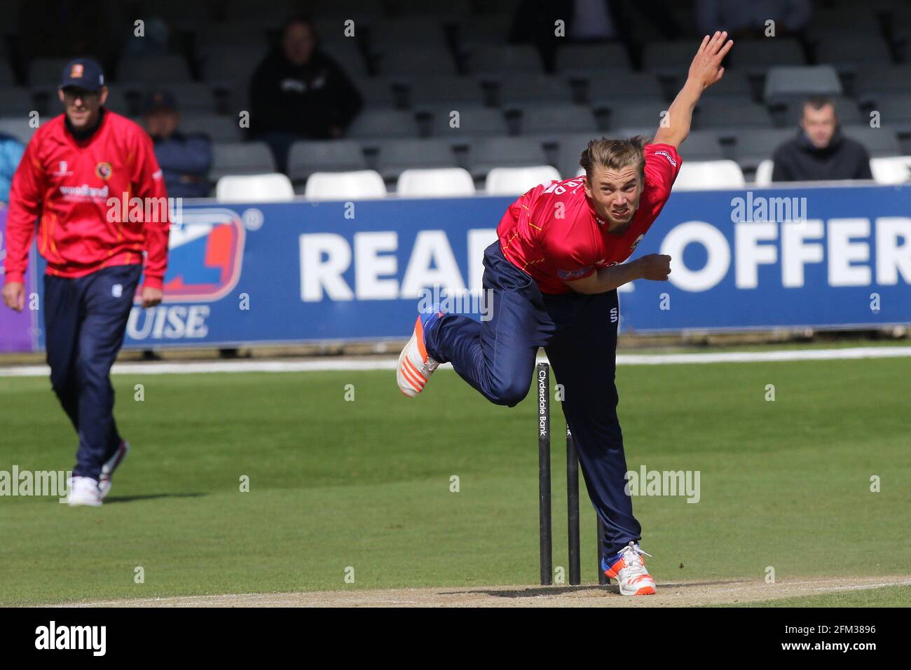 Aaron Beard in bowling action for Essex during Essex CCC vs Middlesex ...