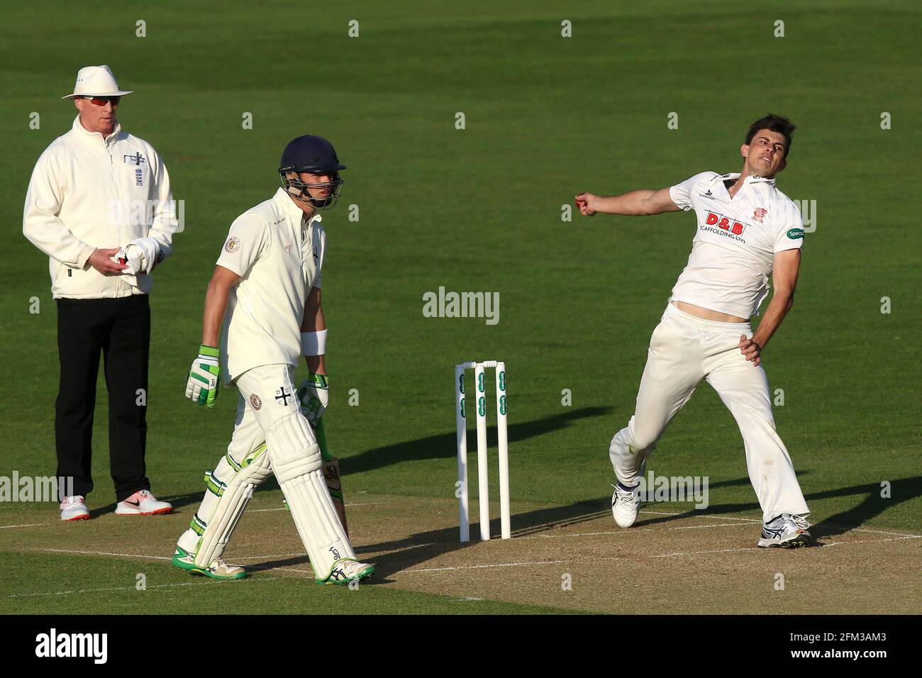 Matt Dixon in bowling action for Essex during Essex CCC vs Durham MCCU ...