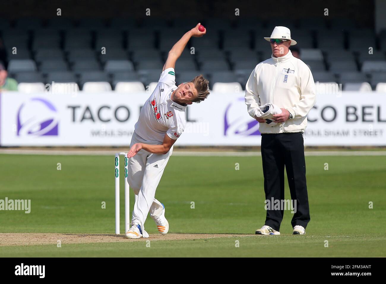 Aaron Beard in bowling action for Essex during Essex CCC vs Durham MCCU ...