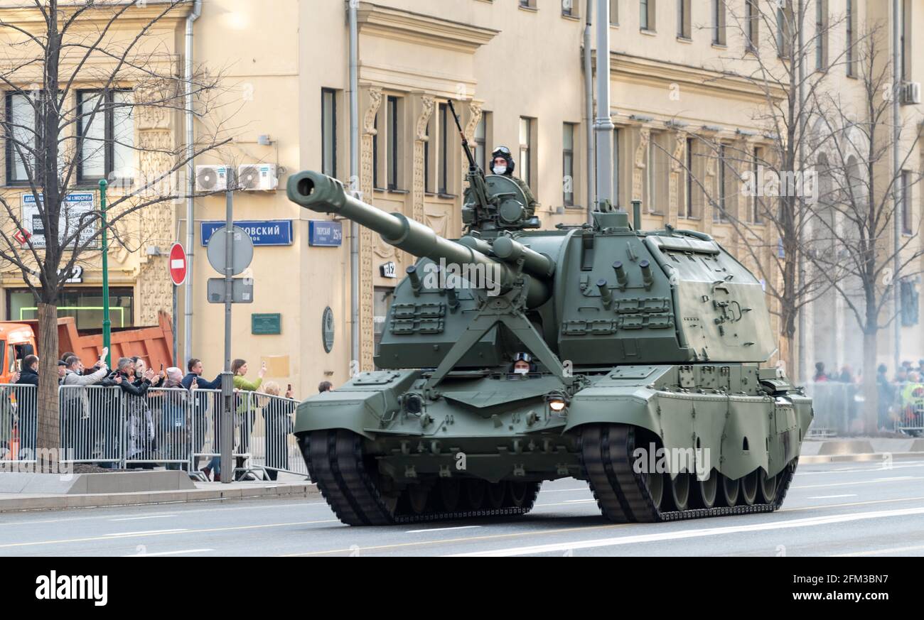 Russian 2s19 self propelled howitzer hi-res stock photography and images - Alamy