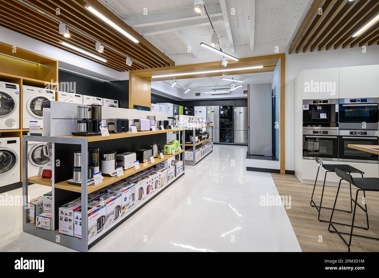 Washer and dryer appliance store hi-res stock photography and images ...