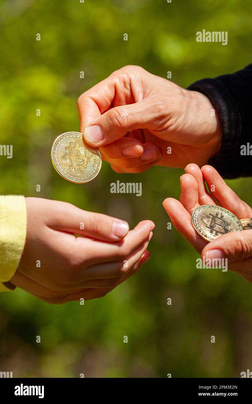 Child giving money to parent hi-res stock photography and images - Alamy
