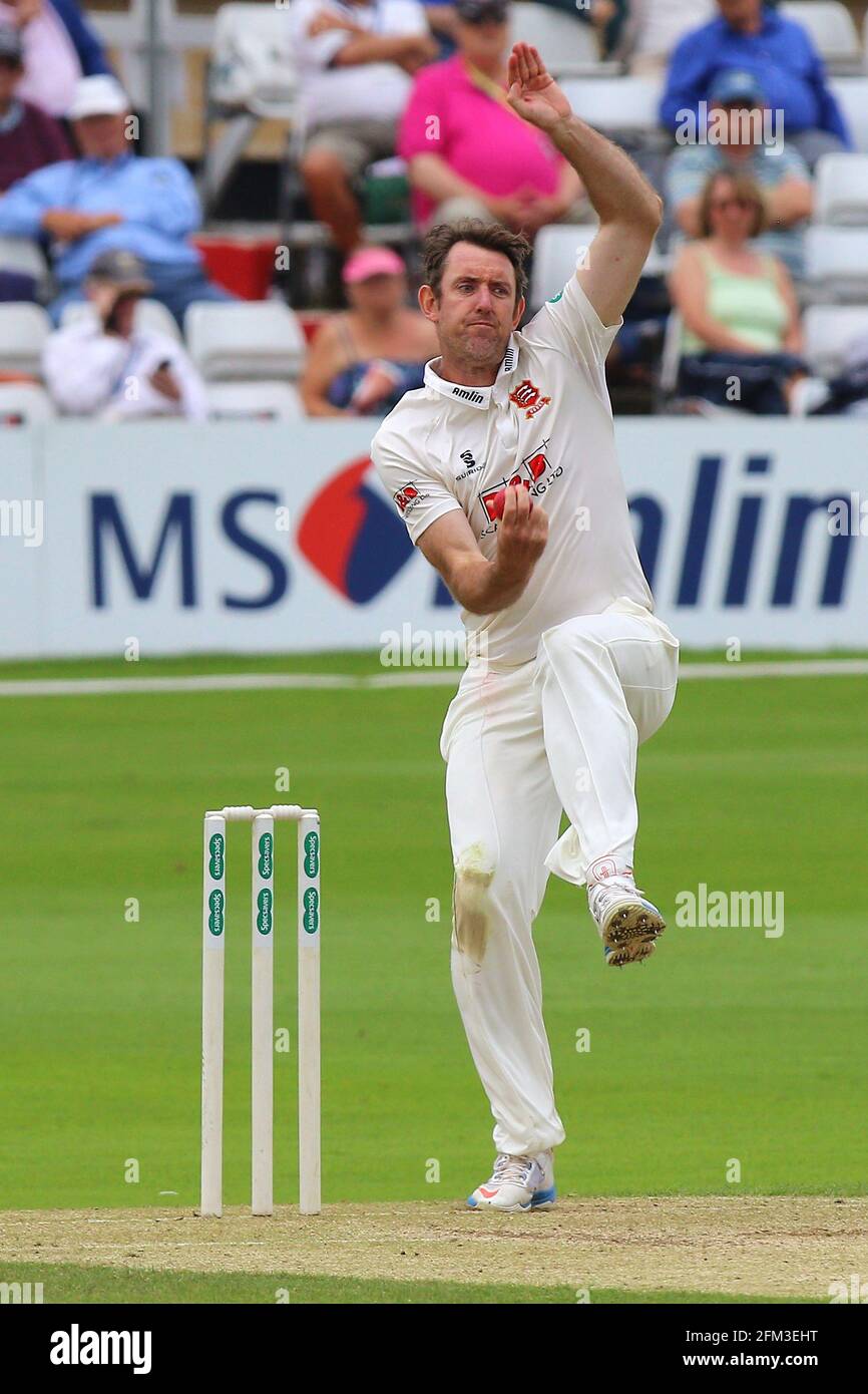 David Masters in bowling action for Essex during Essex CCC vs ...
