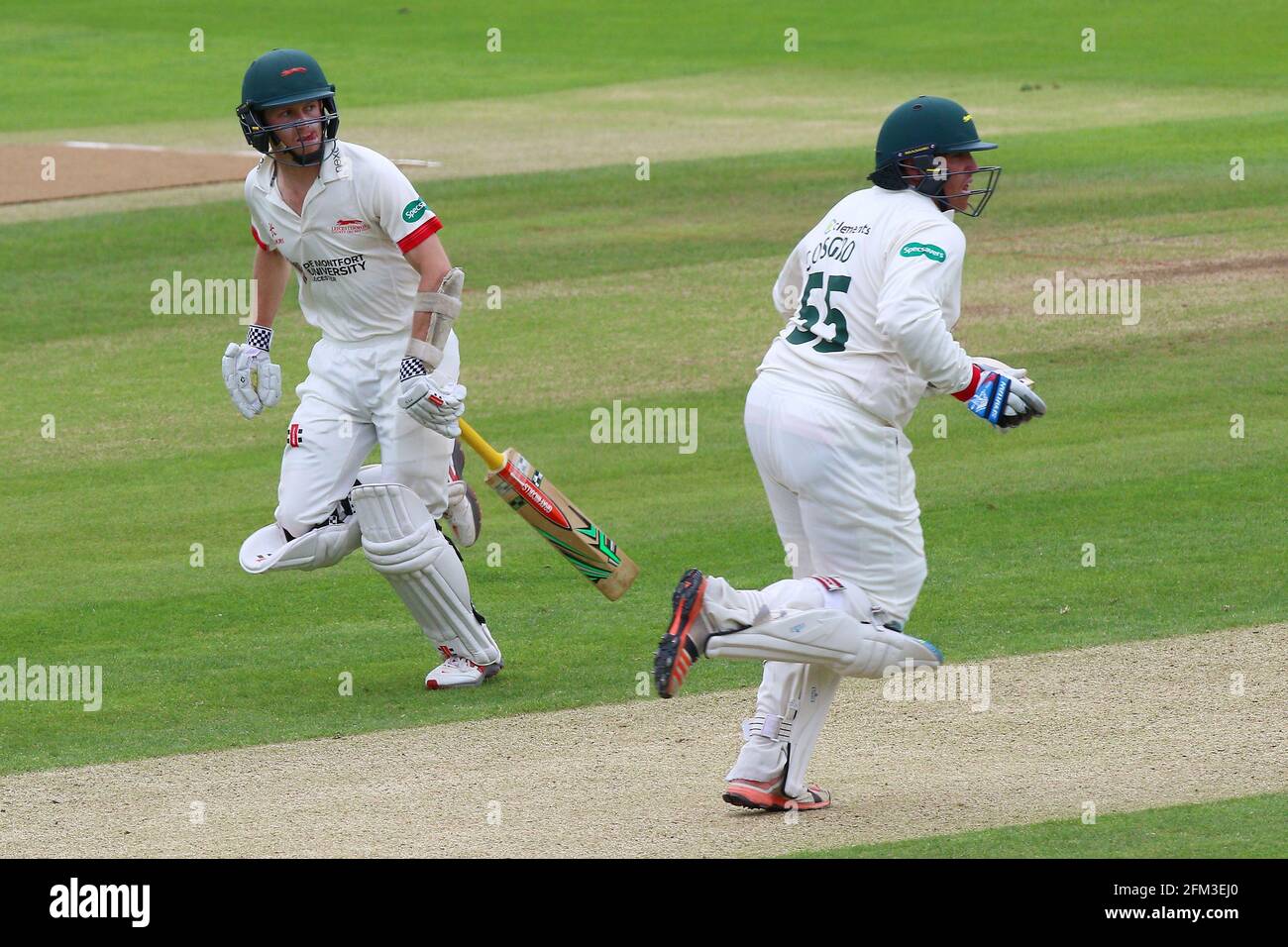 Angus Robson (L) and Mark Cosgrove add to the Leicestershire total ...