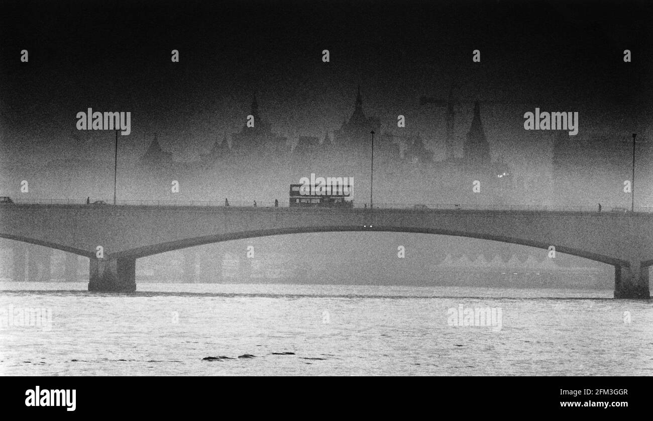 London bridge over river Black and White Stock Photos & Images - Alamy