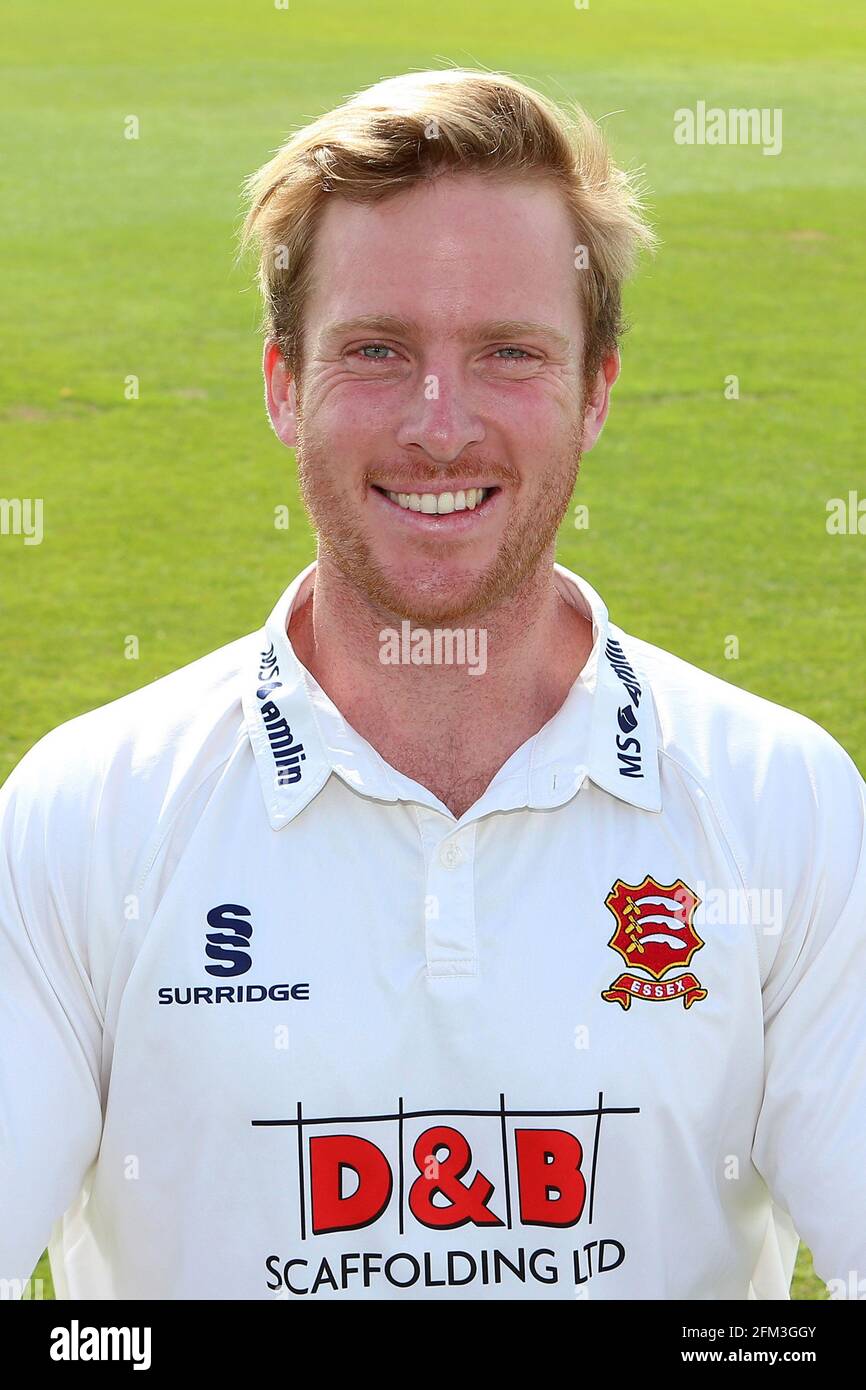 Simon Harmer of Essex in Specsavers County Championship kit during the ...