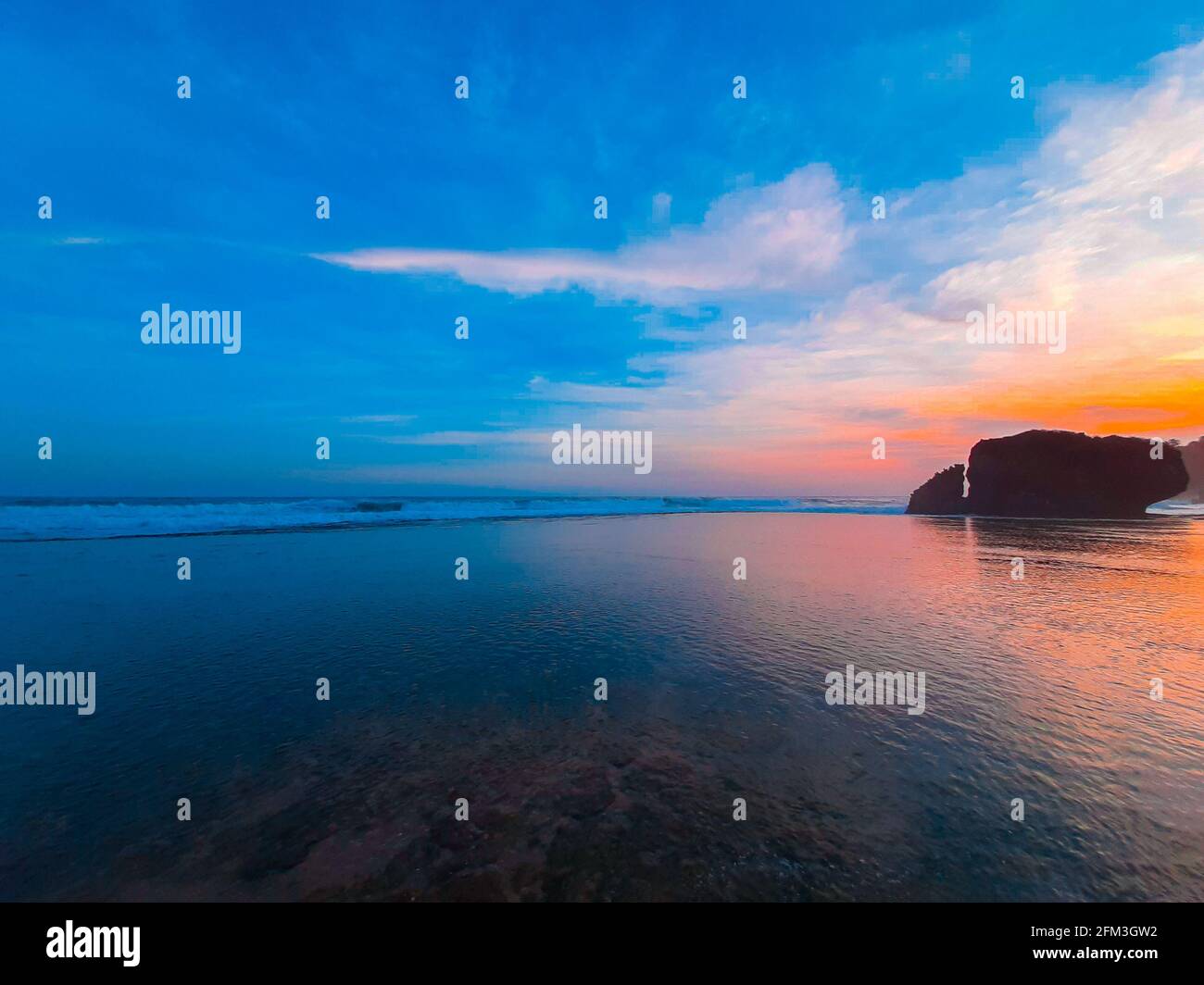 Creeping wave hi-res stock photography and images - Alamy