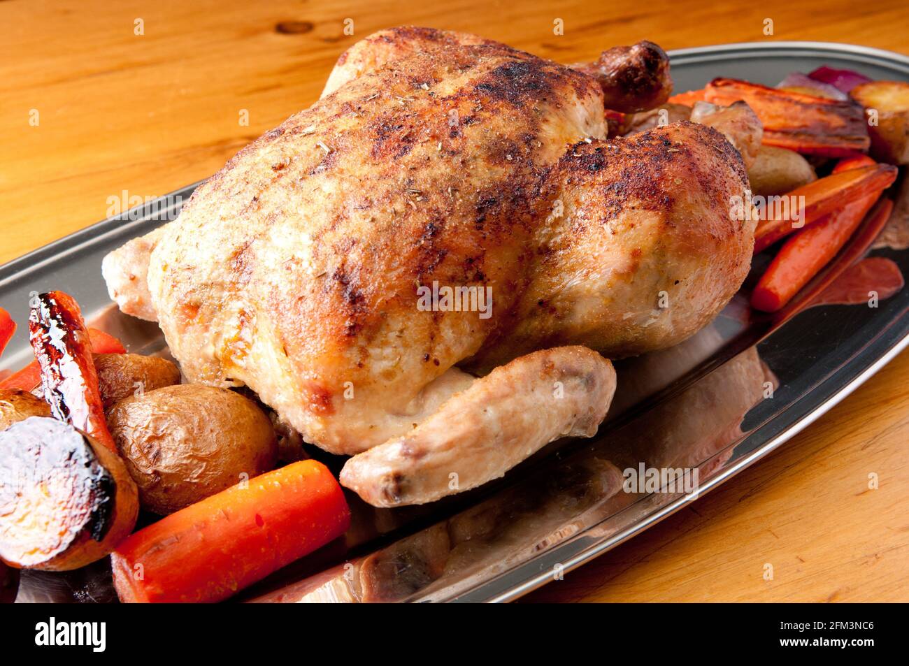 whole roasted organic chicken with vegetables Stock Photo - Alamy