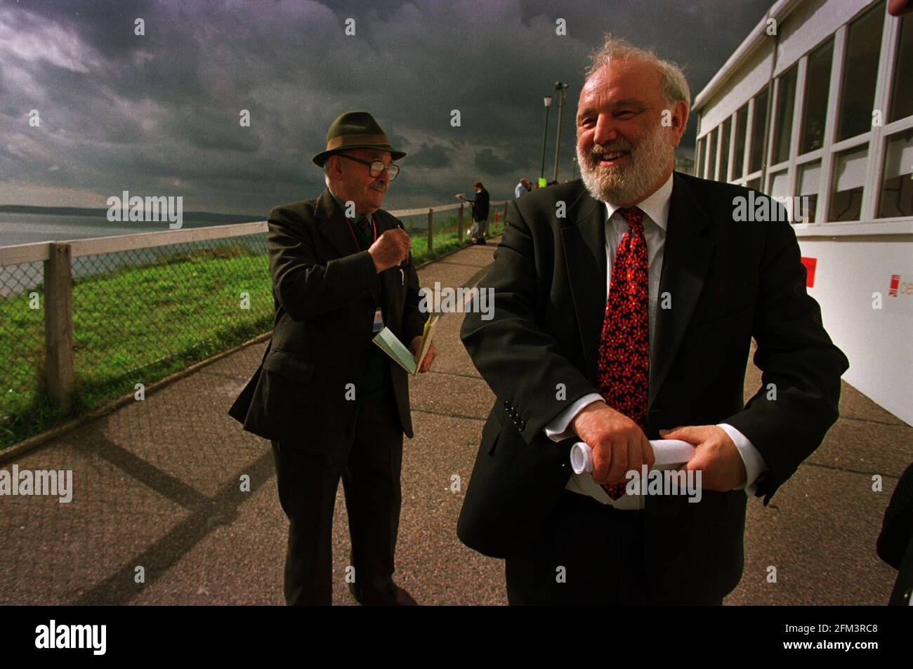 FRANK DOBSON LEAVES A SATISFIED AUTOGRAPH SEP 1999 HUNTER ON THE DAY OF ...