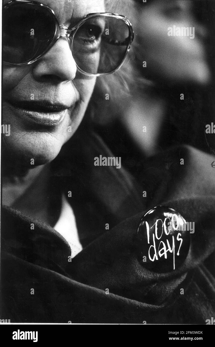 Salman rushdie Black and White Stock Photos & Images - Alamy