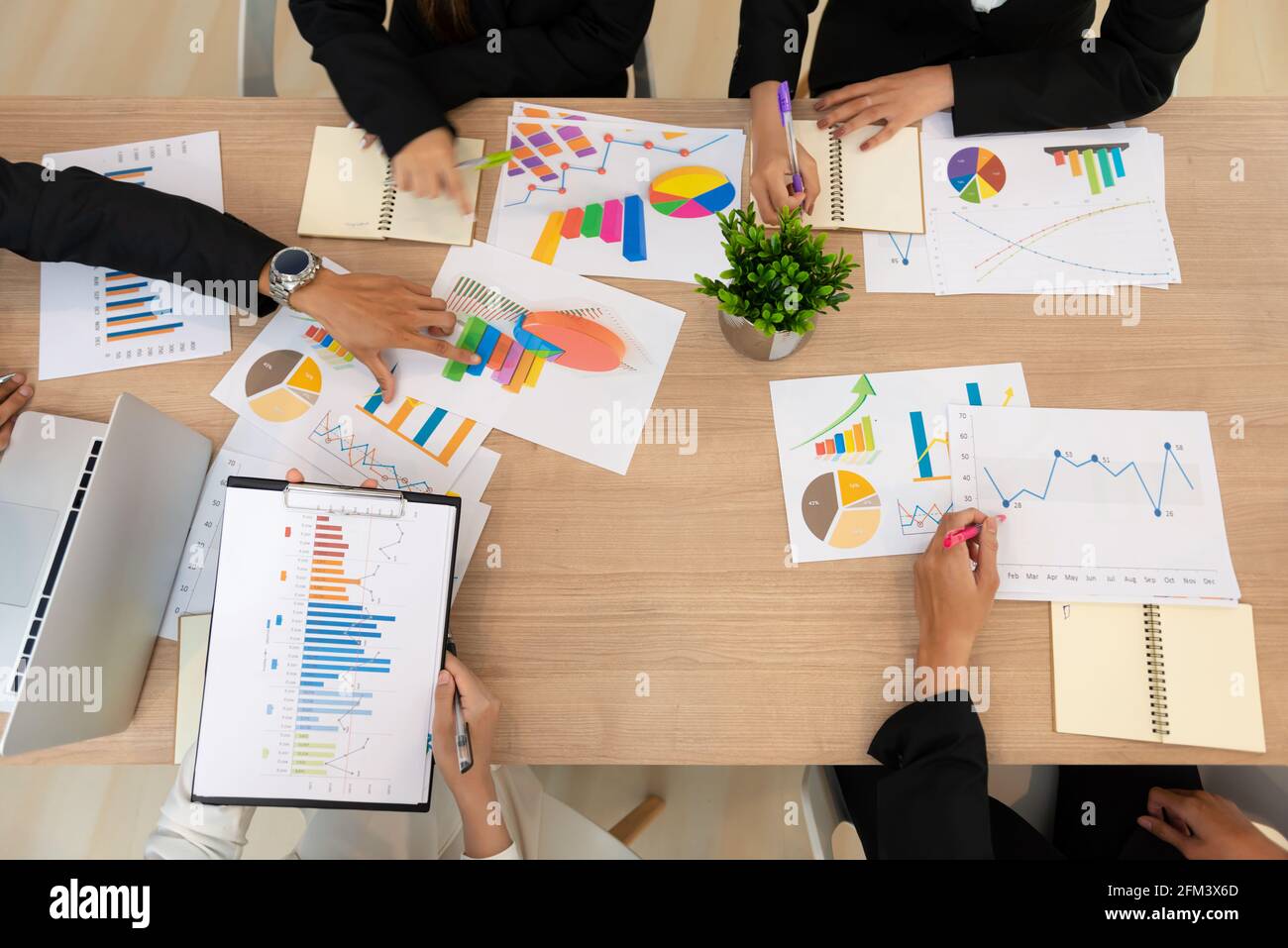 Group of asian young business people Meeting Conference working and ...